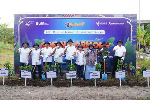 Lestarikan Lingkungan HUT Ke -12, PT Petrokimia Gresik Tanam 1250 Bibit Pohon | Harian Bhirawa ...